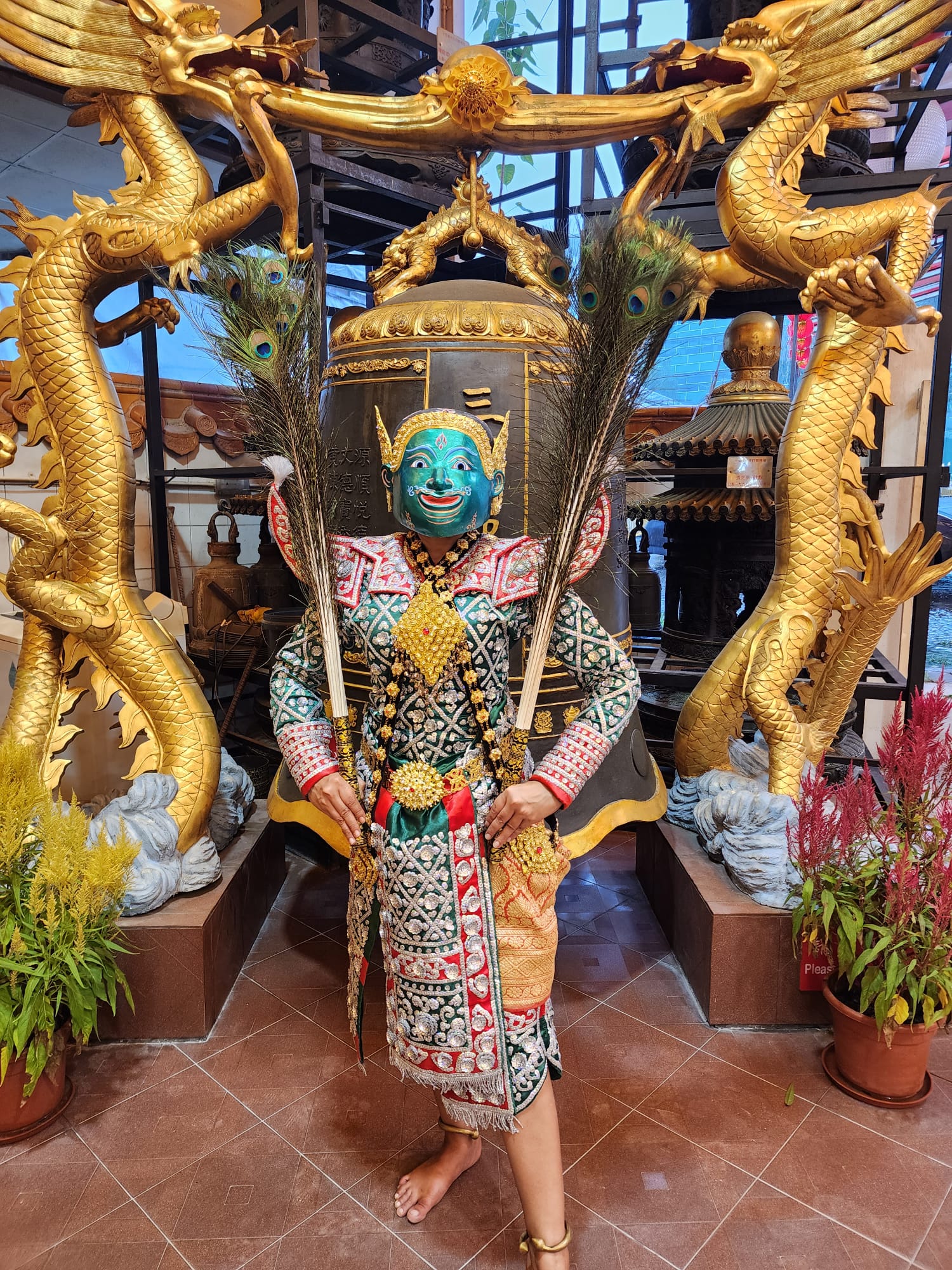 Thai Blessing Dance and Worship for Four Face Buddha in Singapore – TDS